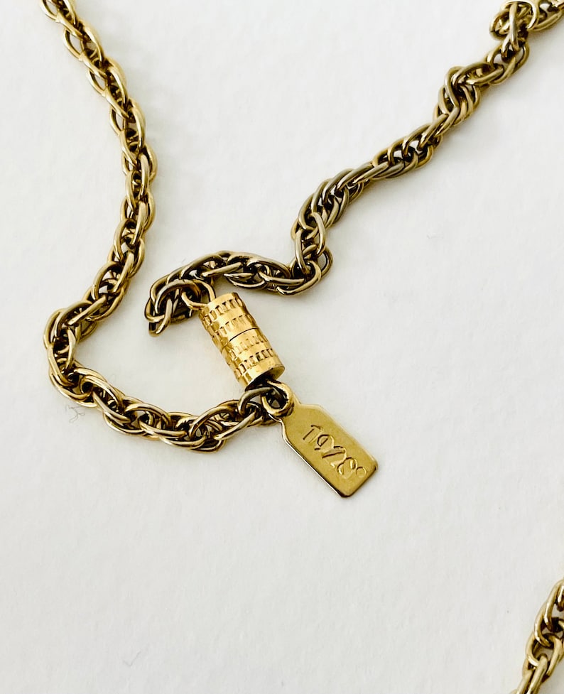 1928 Flapper/deco-style Golden Locket on Long Chain - Etsy