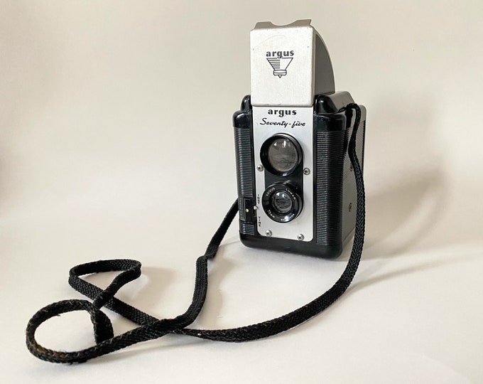 Argus Seventy-five Mid Century Box Camera, Bakelite 120mm Film Camera ...