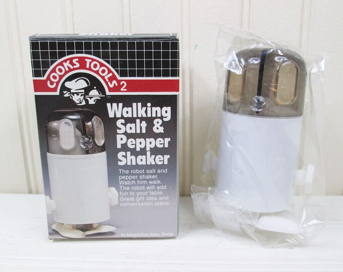 Vintage Walking Robot Salt & Pepper Shaker Set Wind up Plastic New in ...