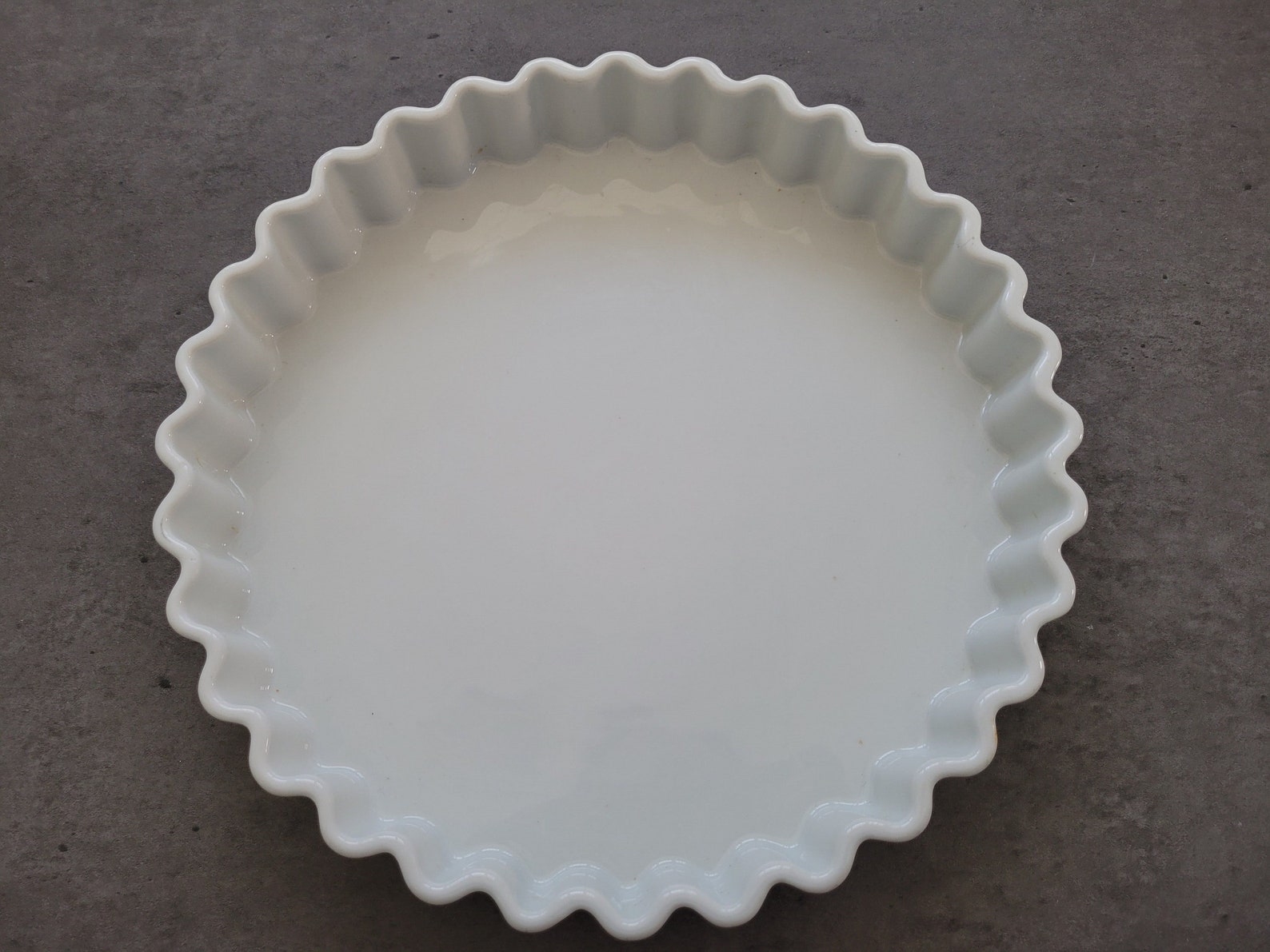 Tradition France Round Pie Pan - White Ceramic Round Baking Dish, Large ...