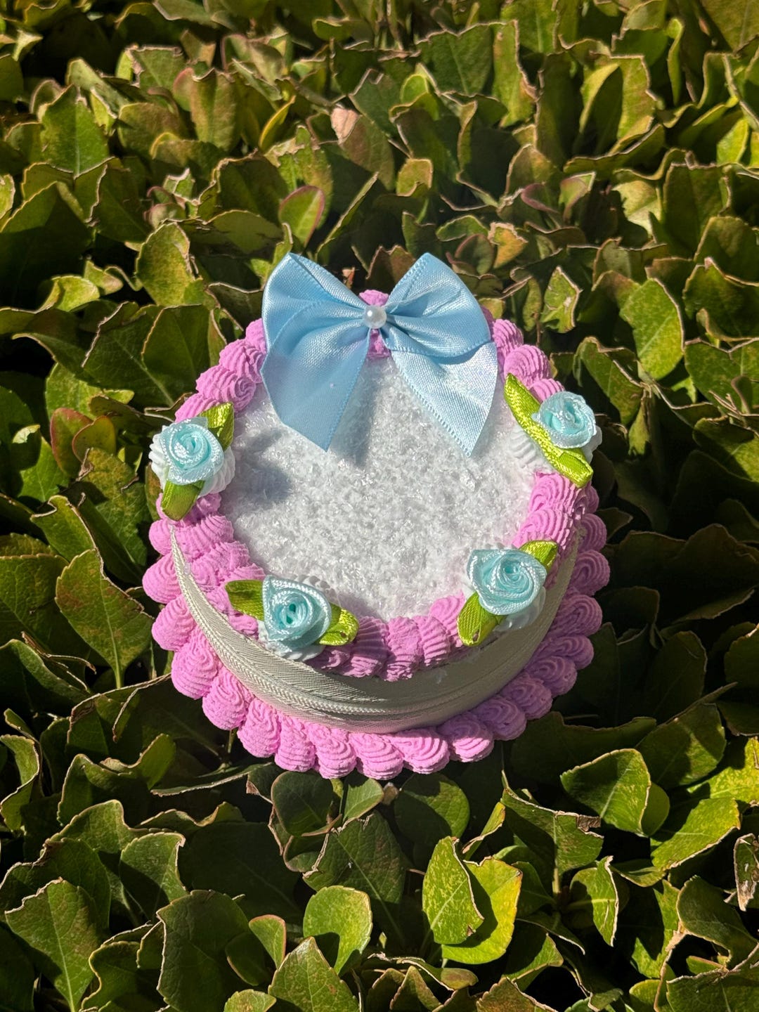 Round Faux Cake Jewelry Box/ White Round Jewelry Box With Blue Accents ...