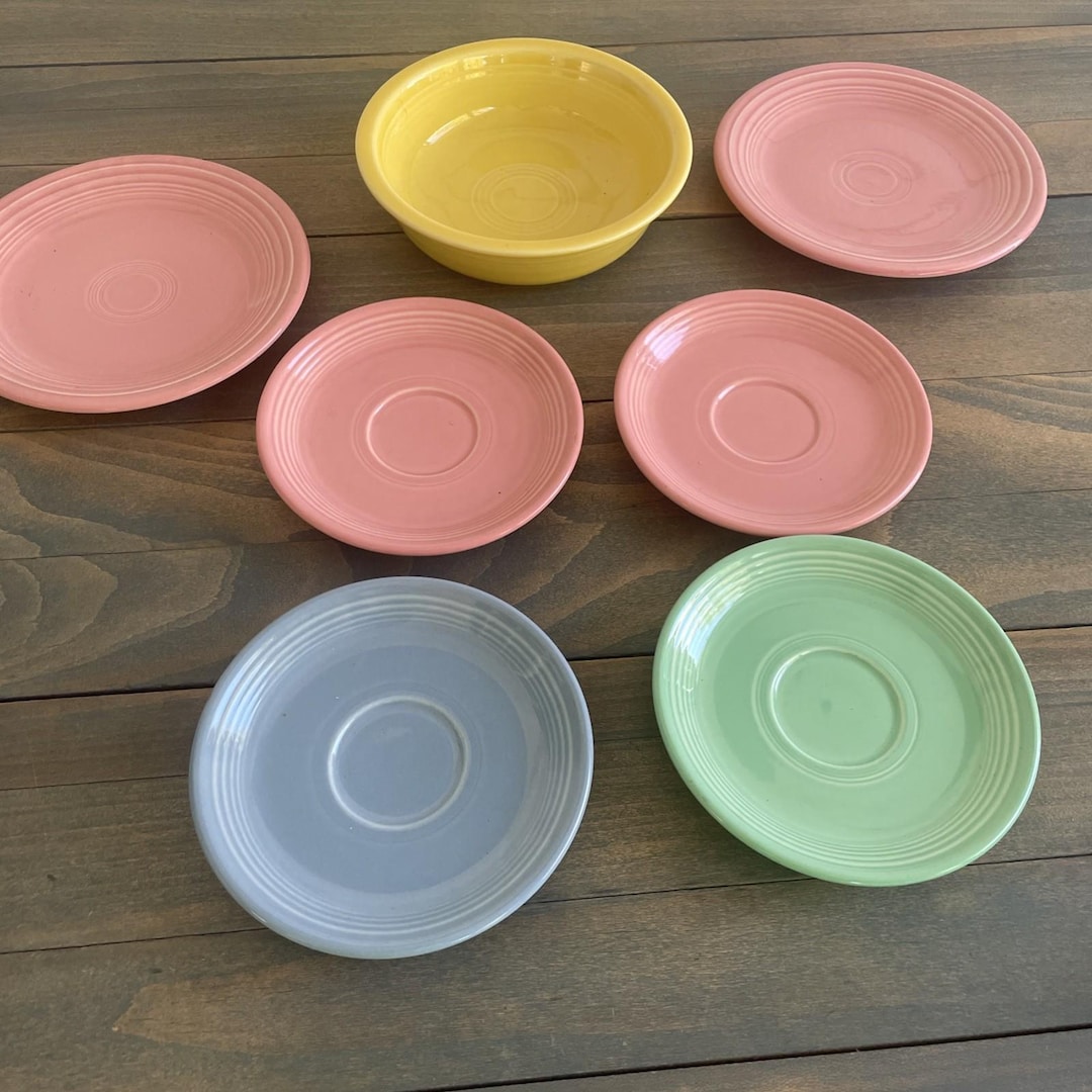 Mixed Lot of 7 Fiesta Fiestaware Piece Bowl, Salad Plates & Saucers (SH ...