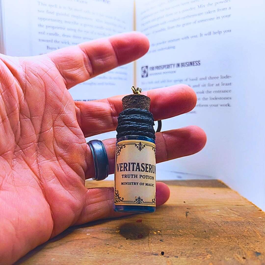 Veritaserum Truth Serum Potion Bottle Keychain - Wizard Cosplay Prop ...