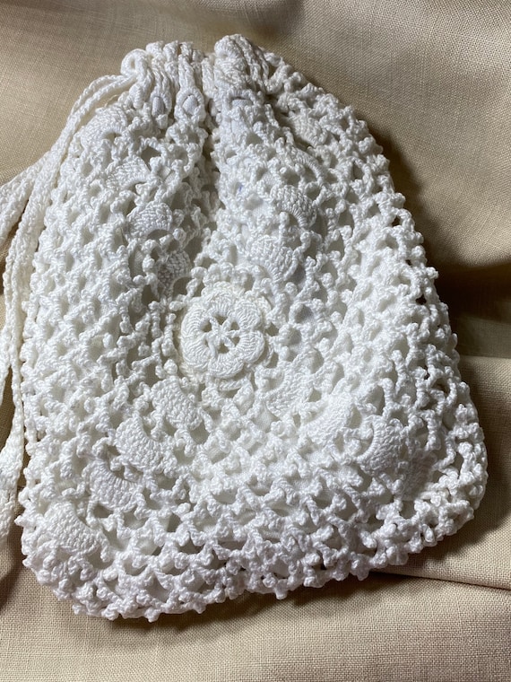 Antique White Crochet Purse with a Linen Lining - Gem