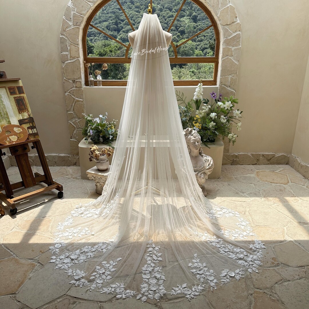 Romantic Rose Flower Veil. Elegant 3D Flower Applique Veil. Chapel Soft ...