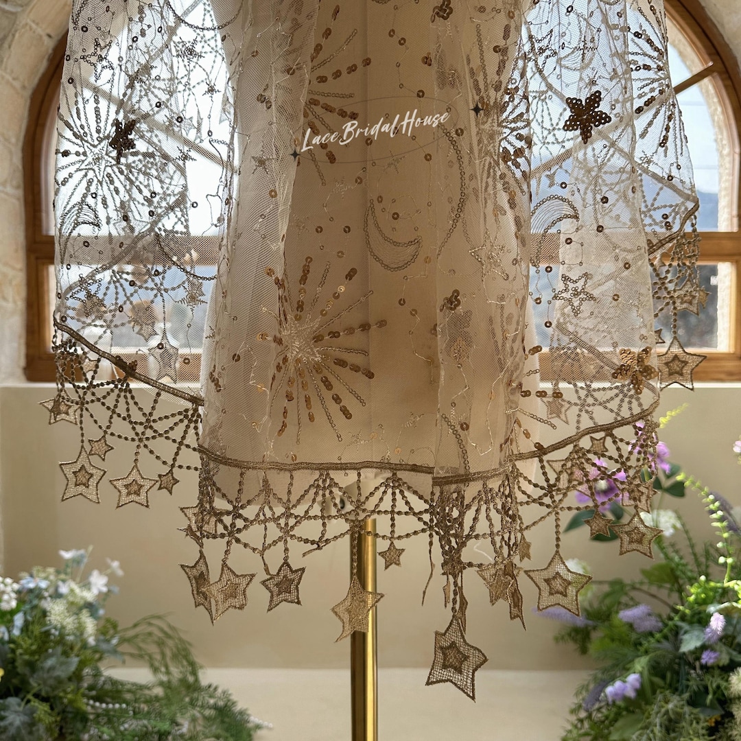 Romantic Gold Tulle Wedding Veil With Lace Star Edge. Glitter Star ...