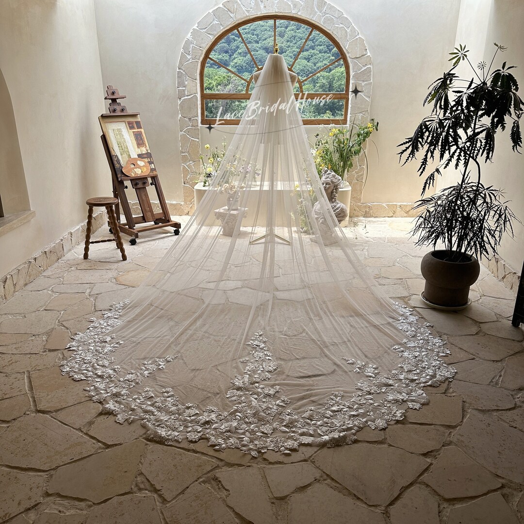 Exquisite Lace Floral Veil. Any Length Flowery Bridal Veil With Pearls ...