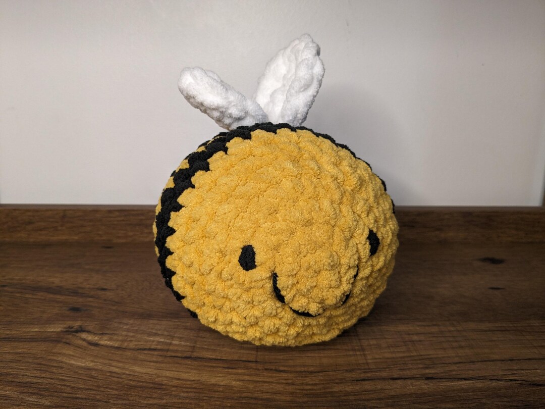 Crochet Chunky Bee Plushie Amigurumi (large) - Etsy