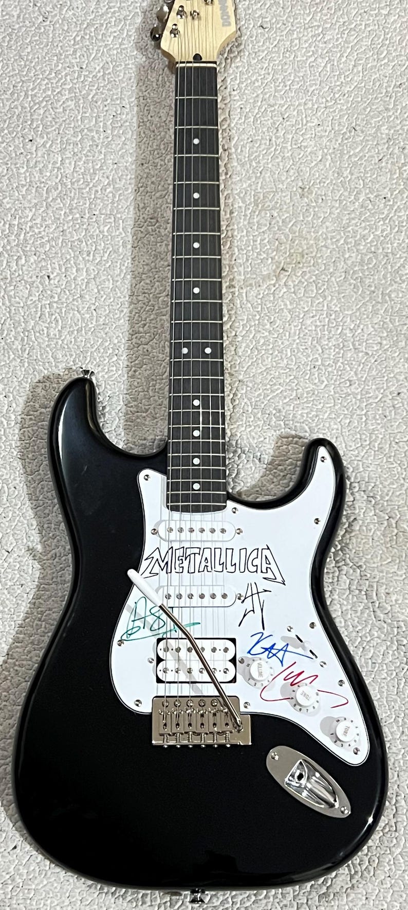 Electric Stratocaster Guitar Signed by the Band Metallica - Etsy