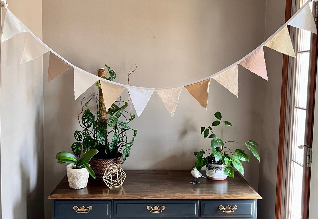 Banderines de banderines neutros, de color liso, blanco, crema, beige ...