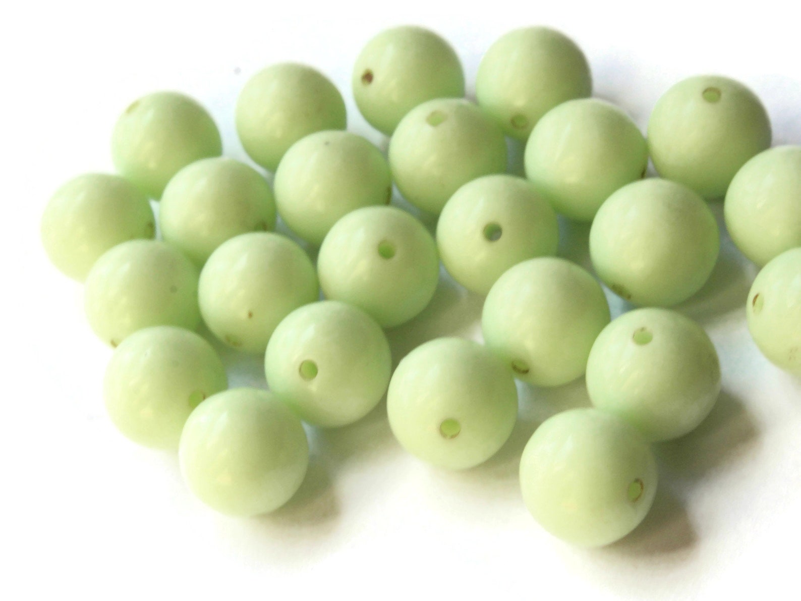 20 12mm Beads Large Round Light Green Beads Vintage Lucite Beads ...