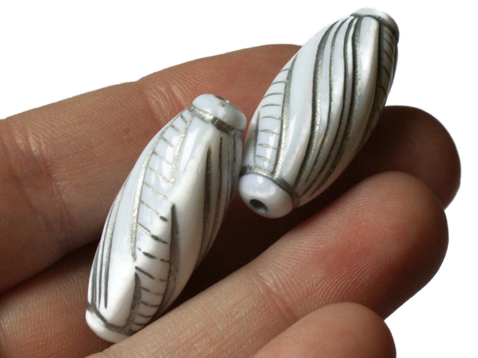 6 31mm x 12mm White and Silver Tube Beads Vintage Lucite Beads | Etsy