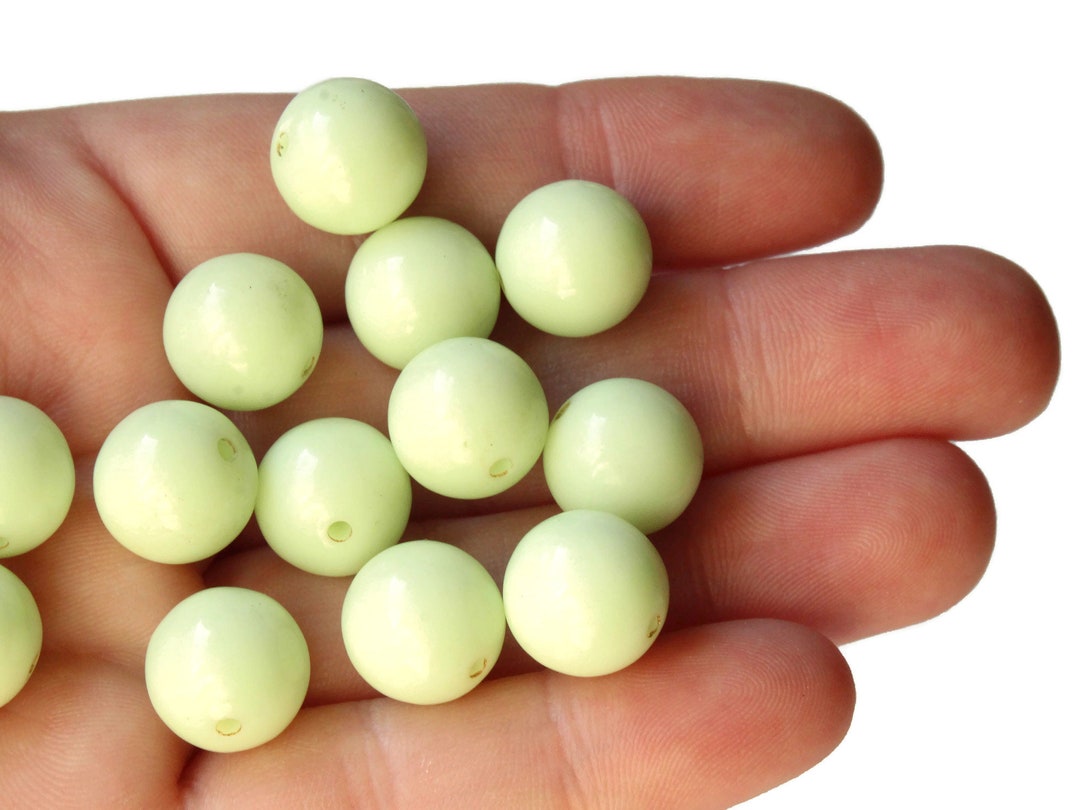 20 12mm Beads Large Round Light Green Beads Vintage Lucite Beads ...