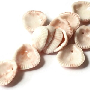 12 18mm Cream and Pink Plastic Shell Beads Oyster Shell Beads Jewelry ...