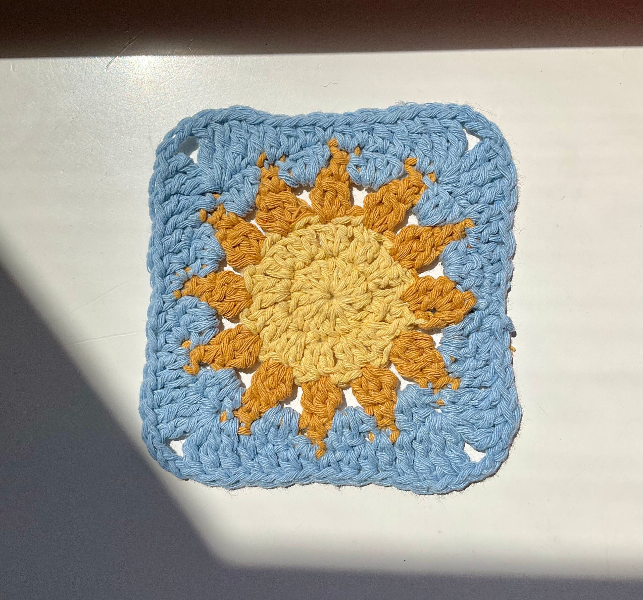 Sun Granny Square Crochet Pattern - Original & Trendy Sunshine Tutorial ...