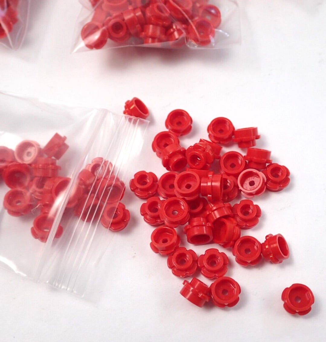 Lego HUGE BULK Lot of 1400 Red Plate, Round 1 X 1 With Flower Edge 5 ...