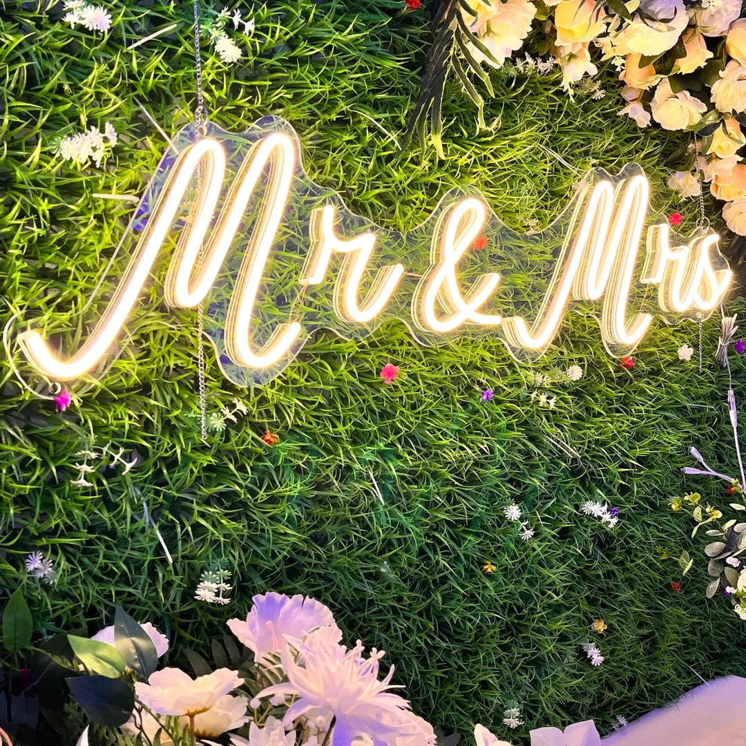 Custom Wedding Neon Sign | LED Acrylic Mr & Mrs Name | Sweetheart Table ...