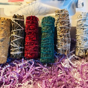 Smudge Stick Sampler Gift Set With Palo Santo, Rosemary, Dragonsblood ...