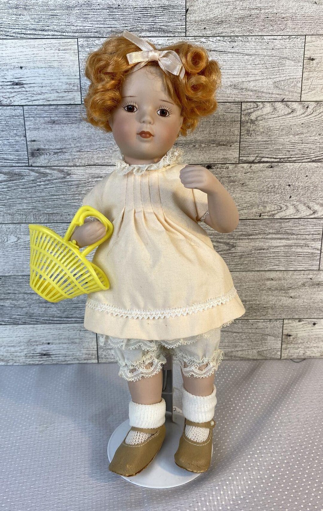 Balliol 1999 Porcelain Little Orphan Annie Doll Collectible With Stand ...