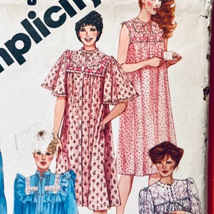 Misses' Nightgown, Robe, and Bed Jacket Sewing Pattern Simplicity 5330 ...