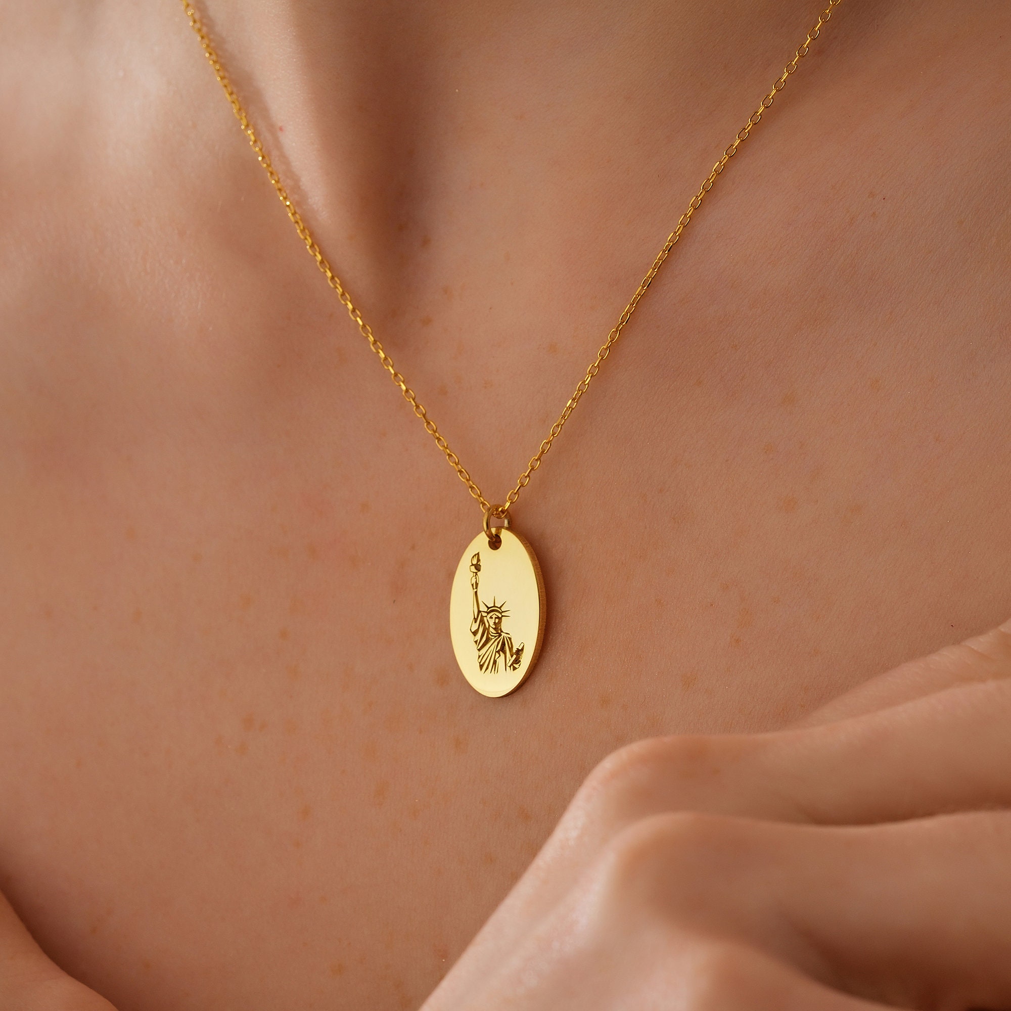 Statue of Liberty Freedom Pendant Necklace, Dainty Gold Disc Necklace ...
