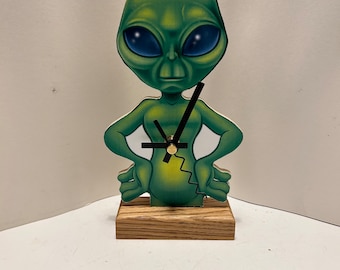 Alien Spaceship UFO Clock Funky Decor for Bedroom Office Kitchen Kid's ...