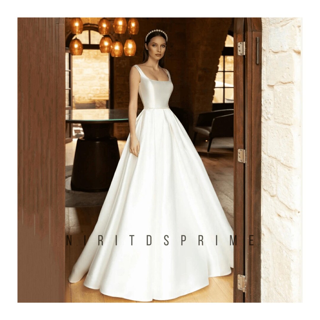 Elegant Bride Dress Satin Sleeveless Wedding Gown With Button Detail ...