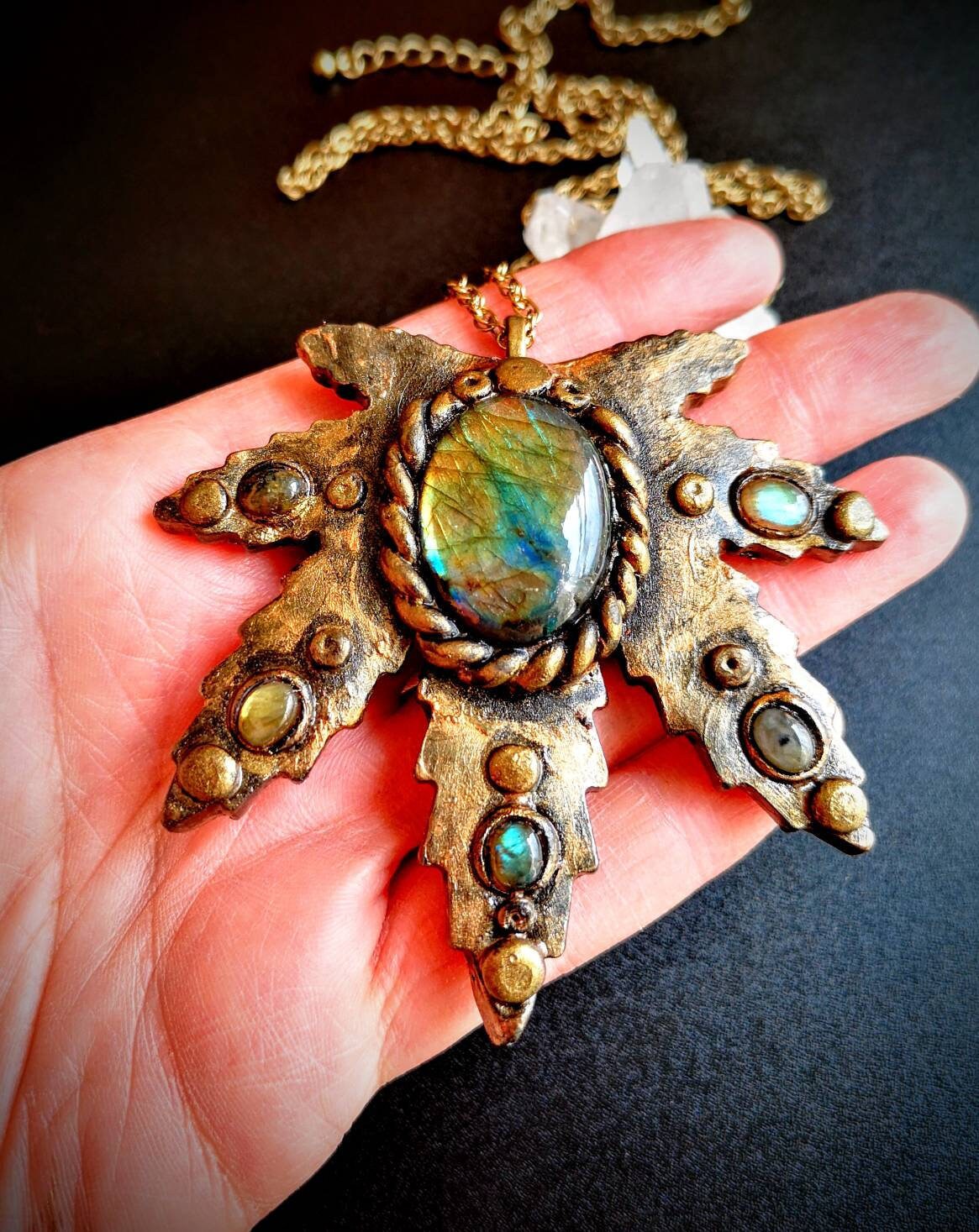 Ganja Leaf Talisman with Labradorite Pendant Mary Jane - Etsy België