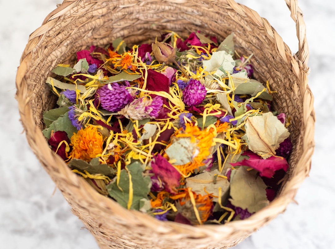 Red Confetti Biodegradable Confetti Dried Flower Confetti Rose Confetti ...