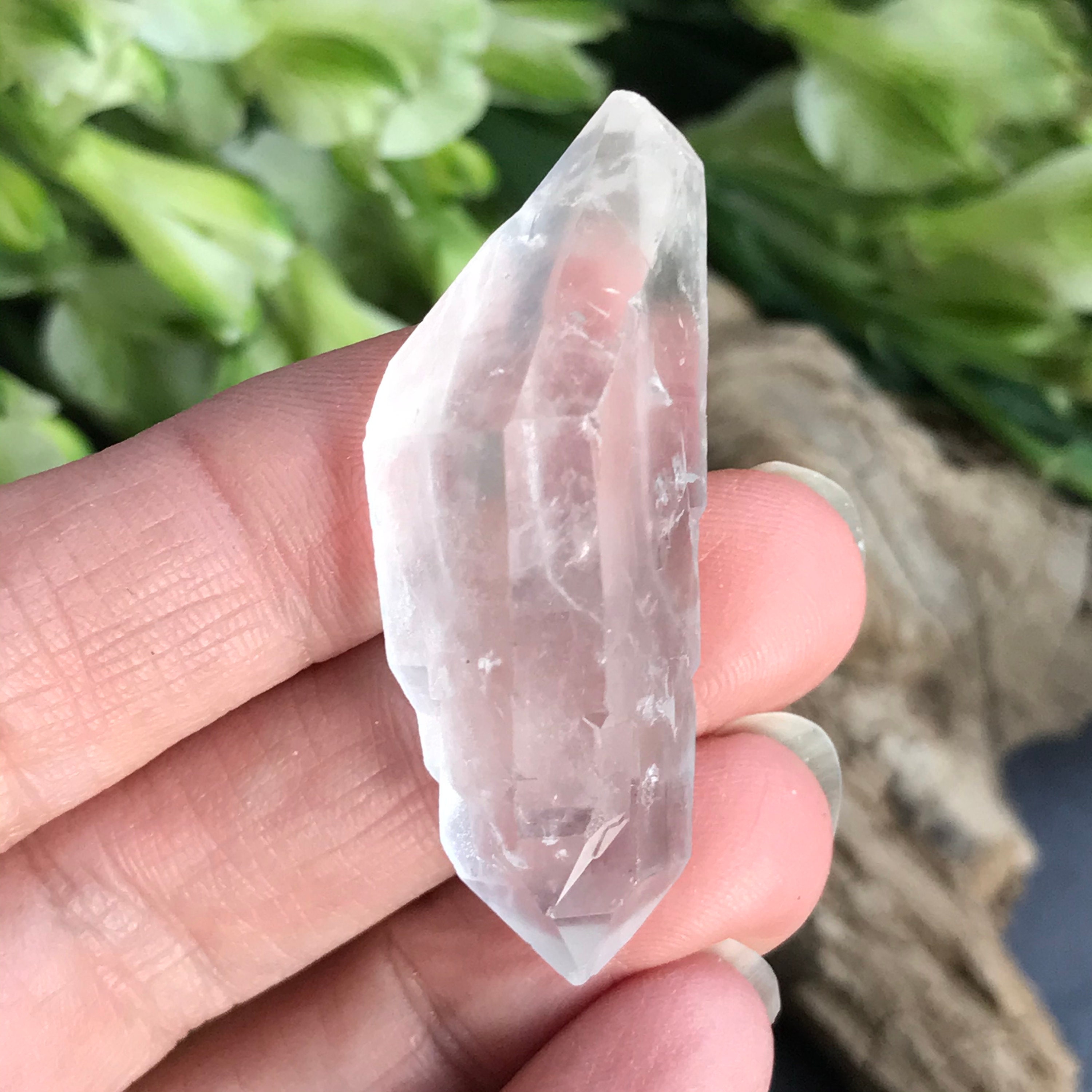 double-terminated-clear-quartz-crystal