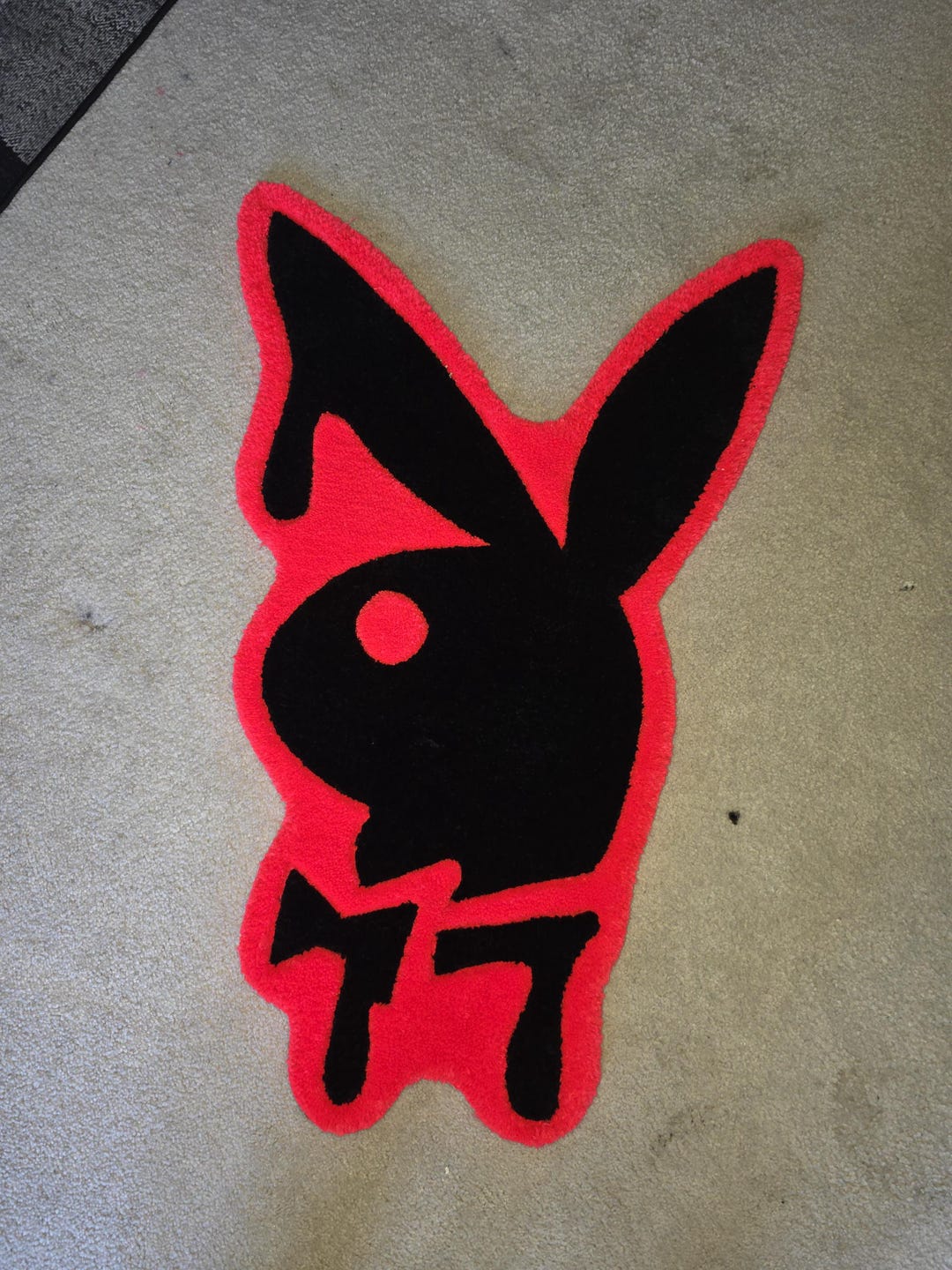Playboy Bunny Drip Rug (handmade) - Etsy