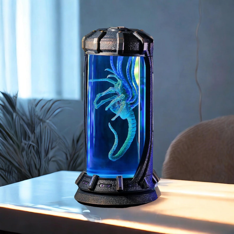 NEW Xenomorph Alien Resin Night Light, Sci-fi Horror LED Specimen Tube ...