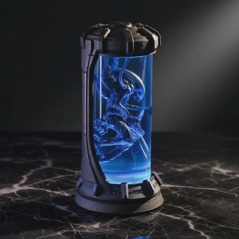 NEW Xenomorph Alien Resin Night Light, Sci-fi Horror LED Specimen Tube ...