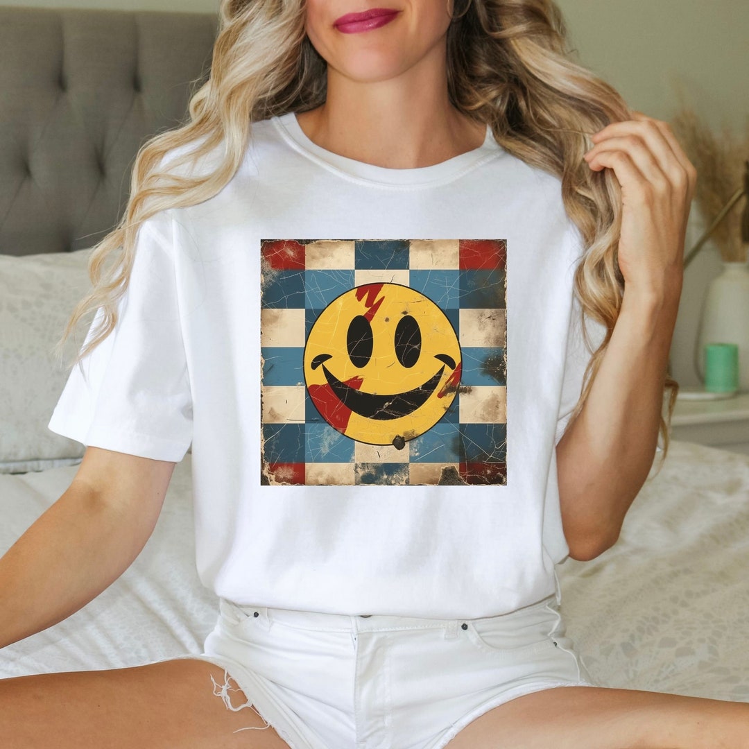Retro Smiley Face T-shirt, Smiley Face Tee, Womens Graphic Tee, Checked ...