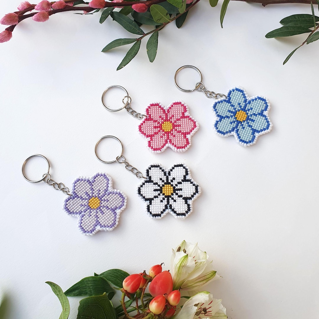 Handmade Daisy Cross Stitch Keychain – Colorful Spring Accessory - Etsy
