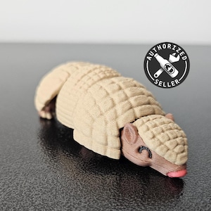 3D Printed Articulated Armadillo Fidget Toy: Rolls Into a Ball! - Etsy