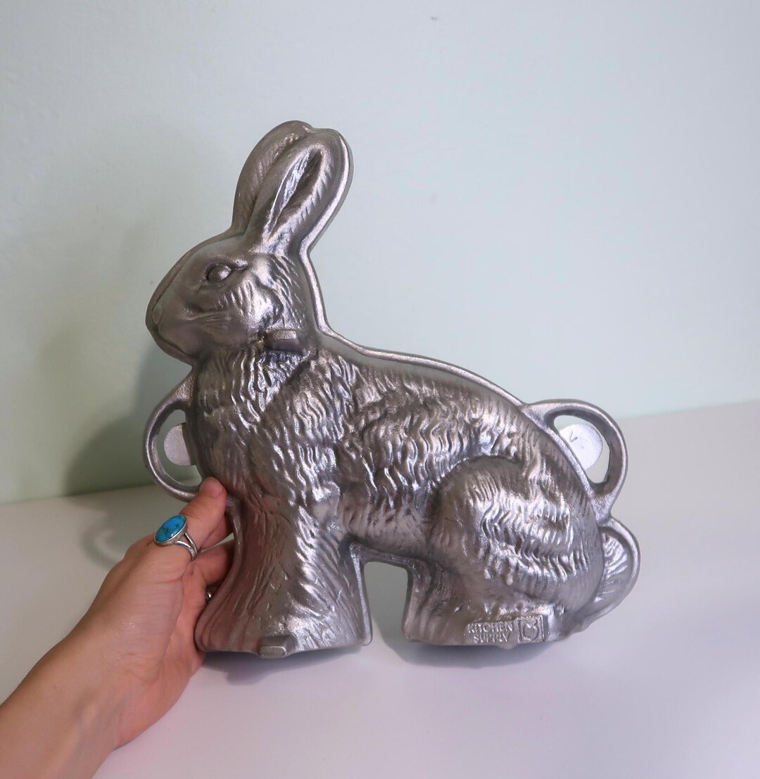 Vintage Cast Aluminum Bunny Cake Mold | Kitchen Supply Easter Rabbit ...