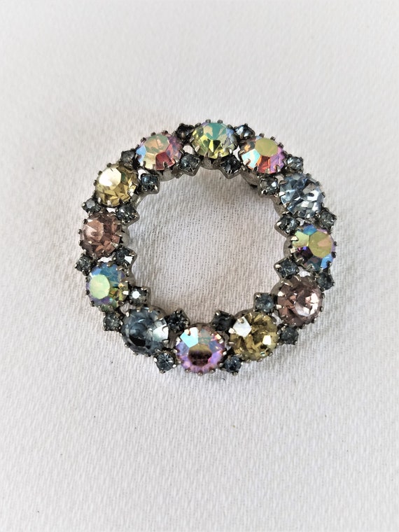 Vintage " KARU " IRIDESCENT RHINESTONE Circle Pin - Gem