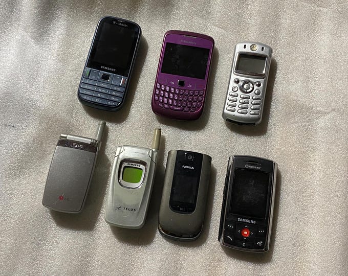 Lot of 7 - Vintage Samsung Flip Phone Nokia Blackberry LG Motorola ...