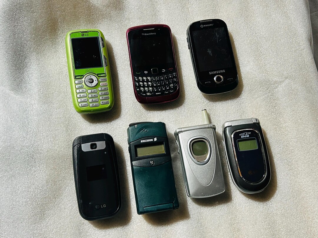 Lot of 7 - Vintage Samsung Flip Phone Nokia Blackberry LG Ericsson ...