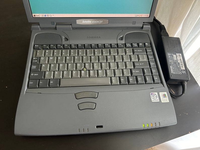 Vintage Toshiba Satellite 4060XCDT Pentium II Windows 98 Retro Laptop ...