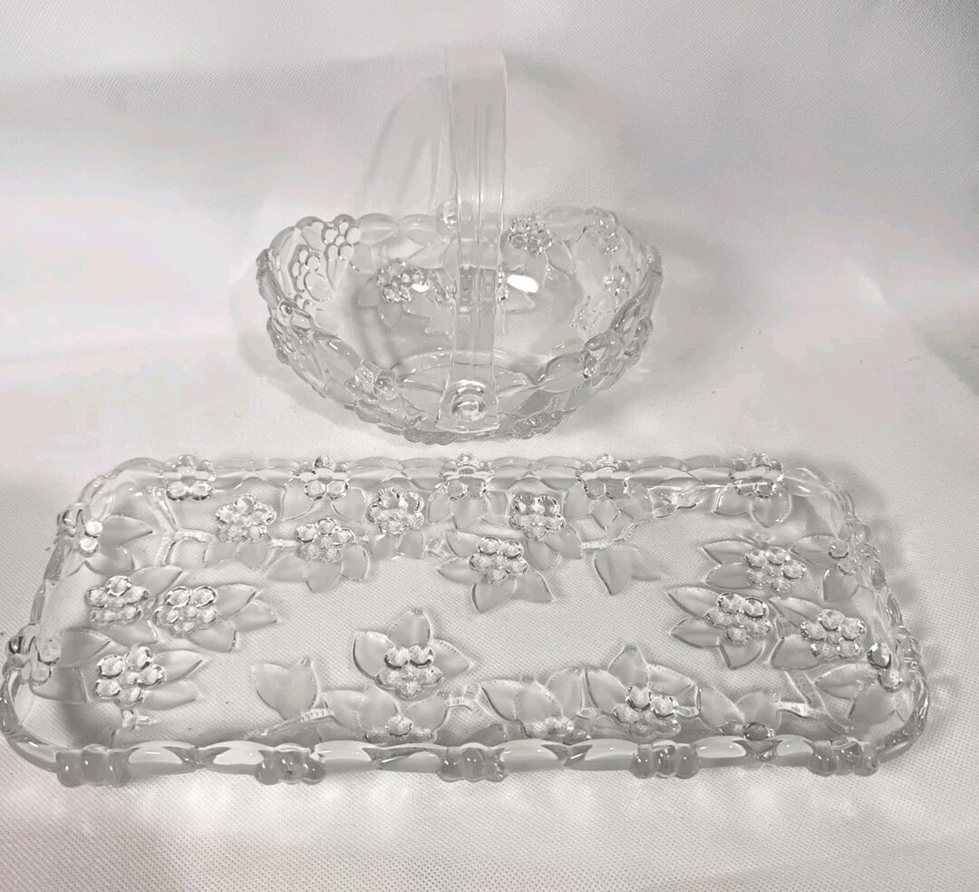 Mikasa Glass Carmen 3D Berry and Leaf Pattern Serving Basket and Plate ...