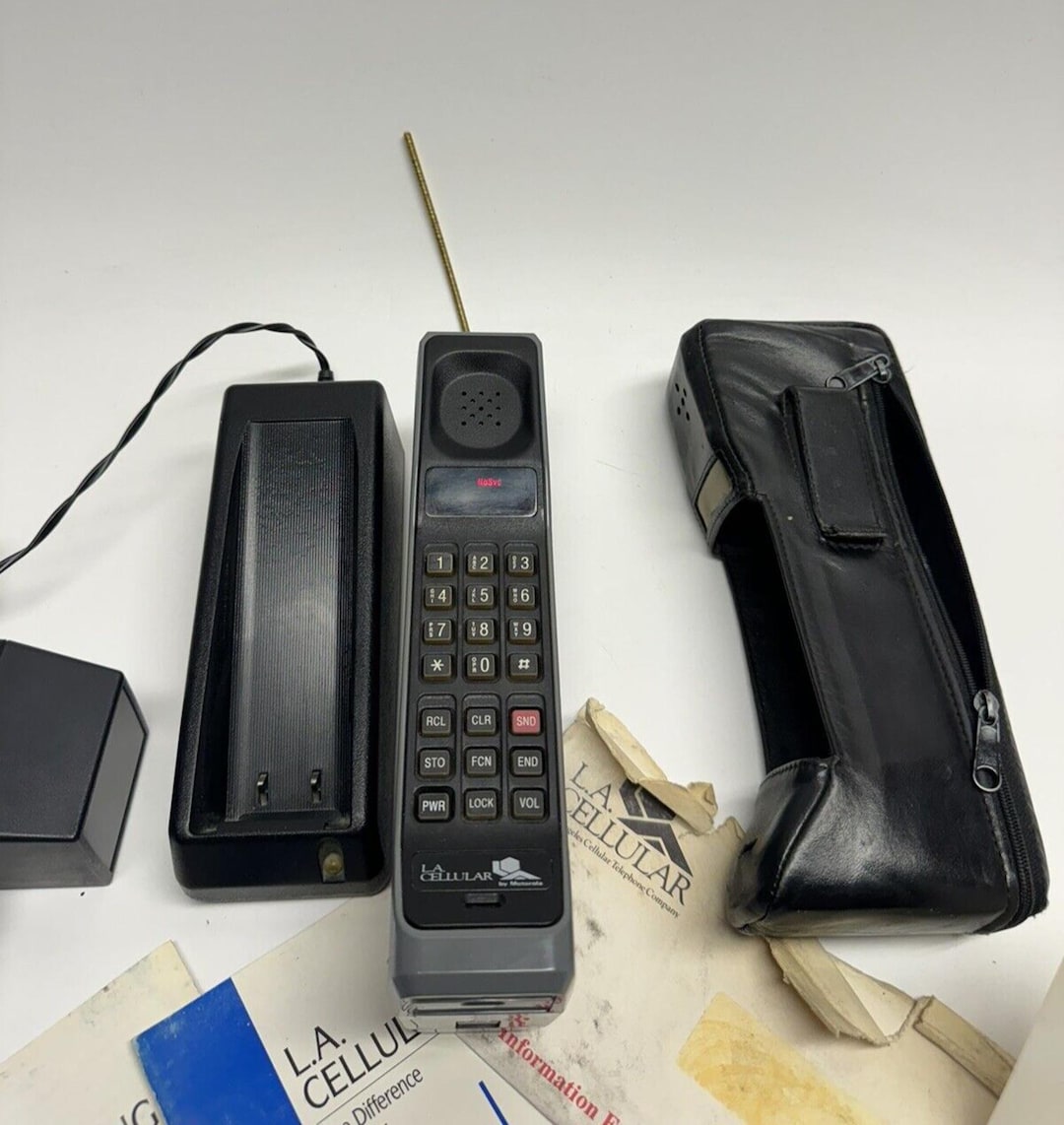 Vintage 1990 Motorola L.A. Cellular Phone F09LFD8438AG W/ Charger ...