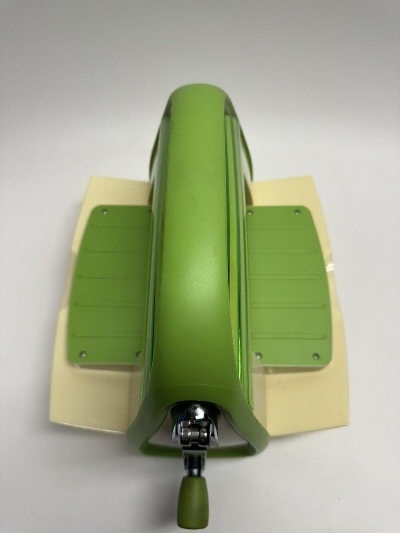 VINTAGE CRICUT Provo Craft Cuttlebug DIE Cutting & Embossing Machine ...