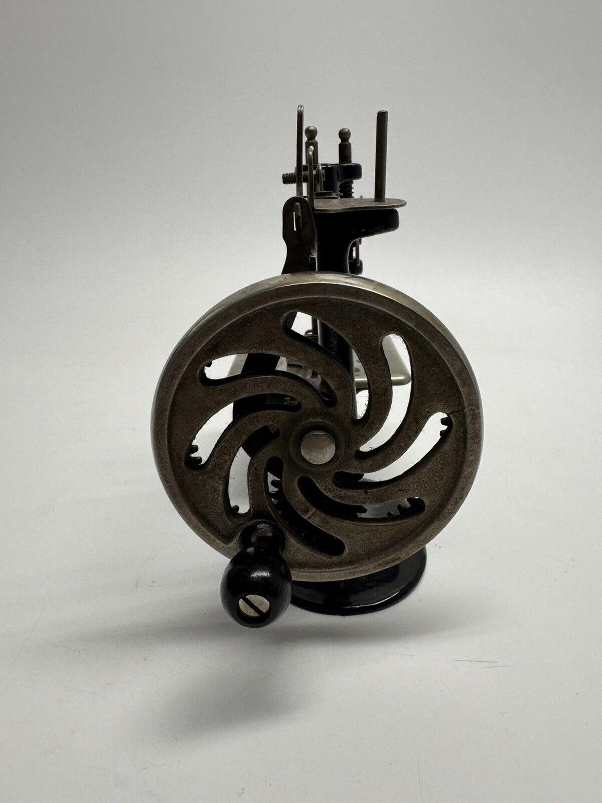 Vintage SINGER Sewhandy Child's Mini Sewing Machine Model 20 - Etsy