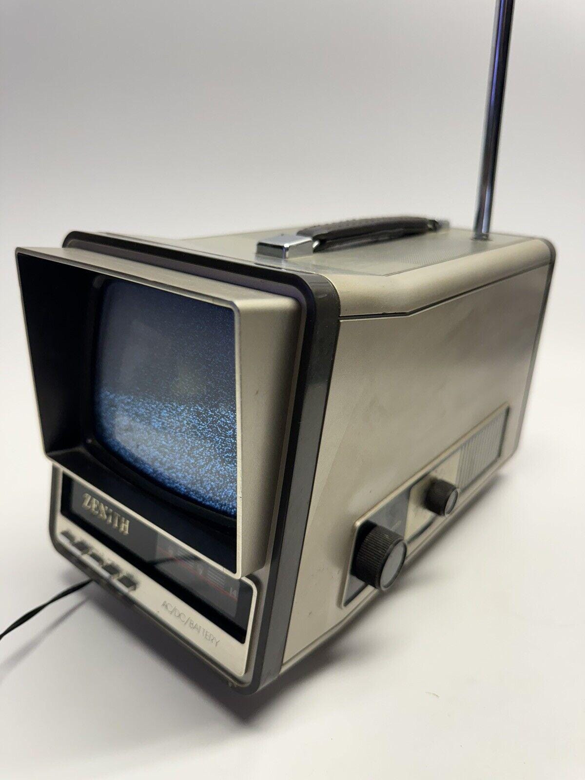 Vintage Zenith 5 Inch Black and White Portable TV Model BT051B1 Tested ...