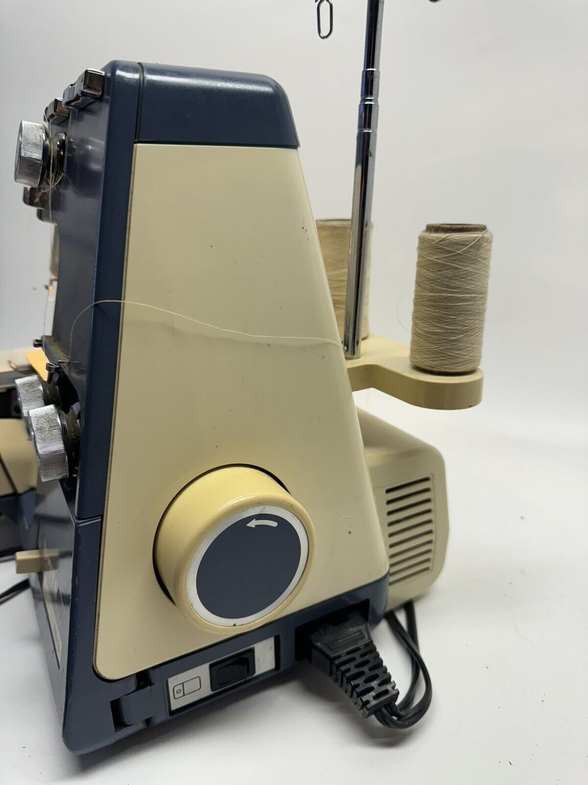 VINTAGE White Super Lock Model X 523 Serger Sewing Machine With Pedal ...