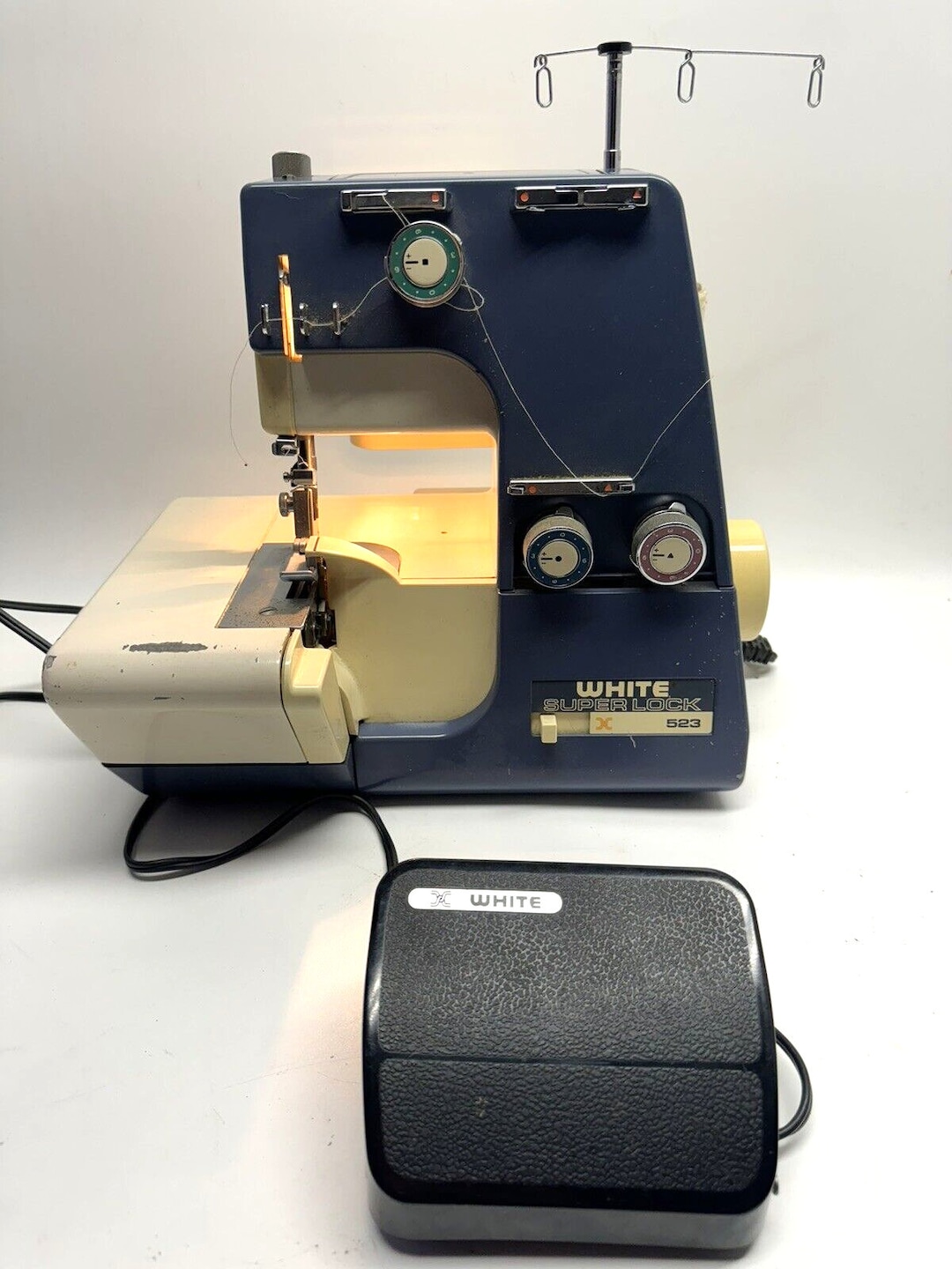 VINTAGE White Super Lock Model X 523 Serger Sewing Machine With Pedal ...