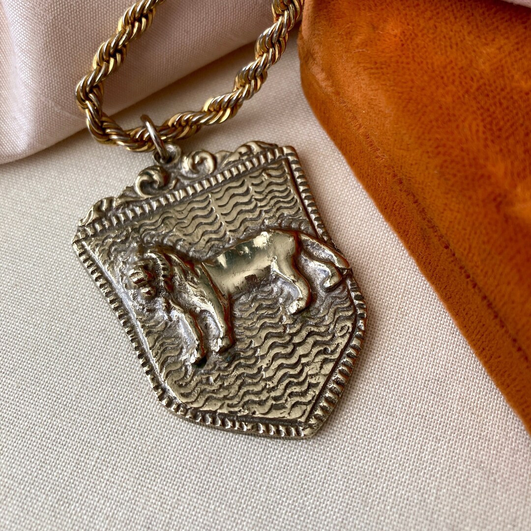 Cool Vintage Gold Lion Shield Medallion Pendant Chunky Rope Chain ...
