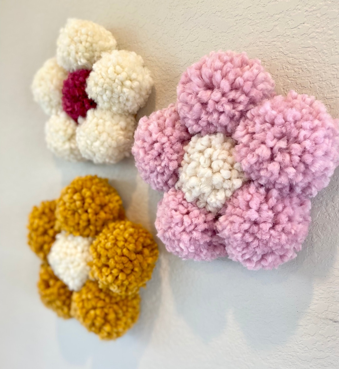 Daisy Decor, Pom Pom Daisy Wall Decor, Flower Wall Hanging, Nursery ...